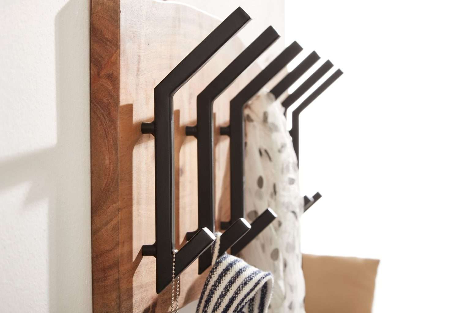 Design Wandgarderobe Akazie Massivholz / Metall online kaufen
